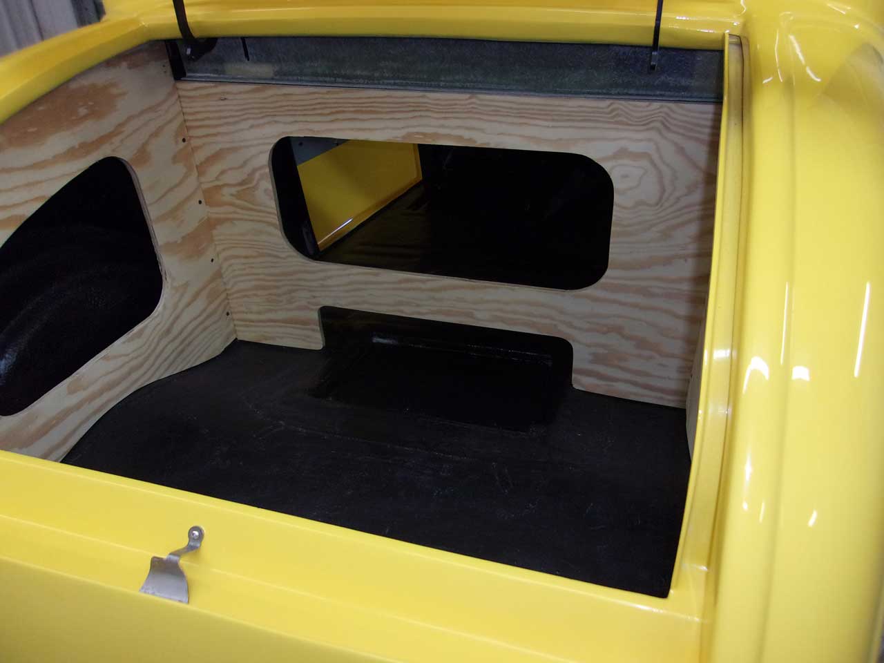 1932 Ford 5 Window Fiberglass Body • Russ Nomore Streetrods
